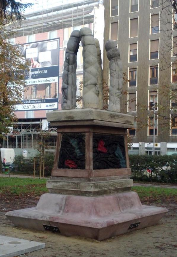 La statua "fallica" resterà per 2 mesi. E l'assessore: "È un'opera d ...