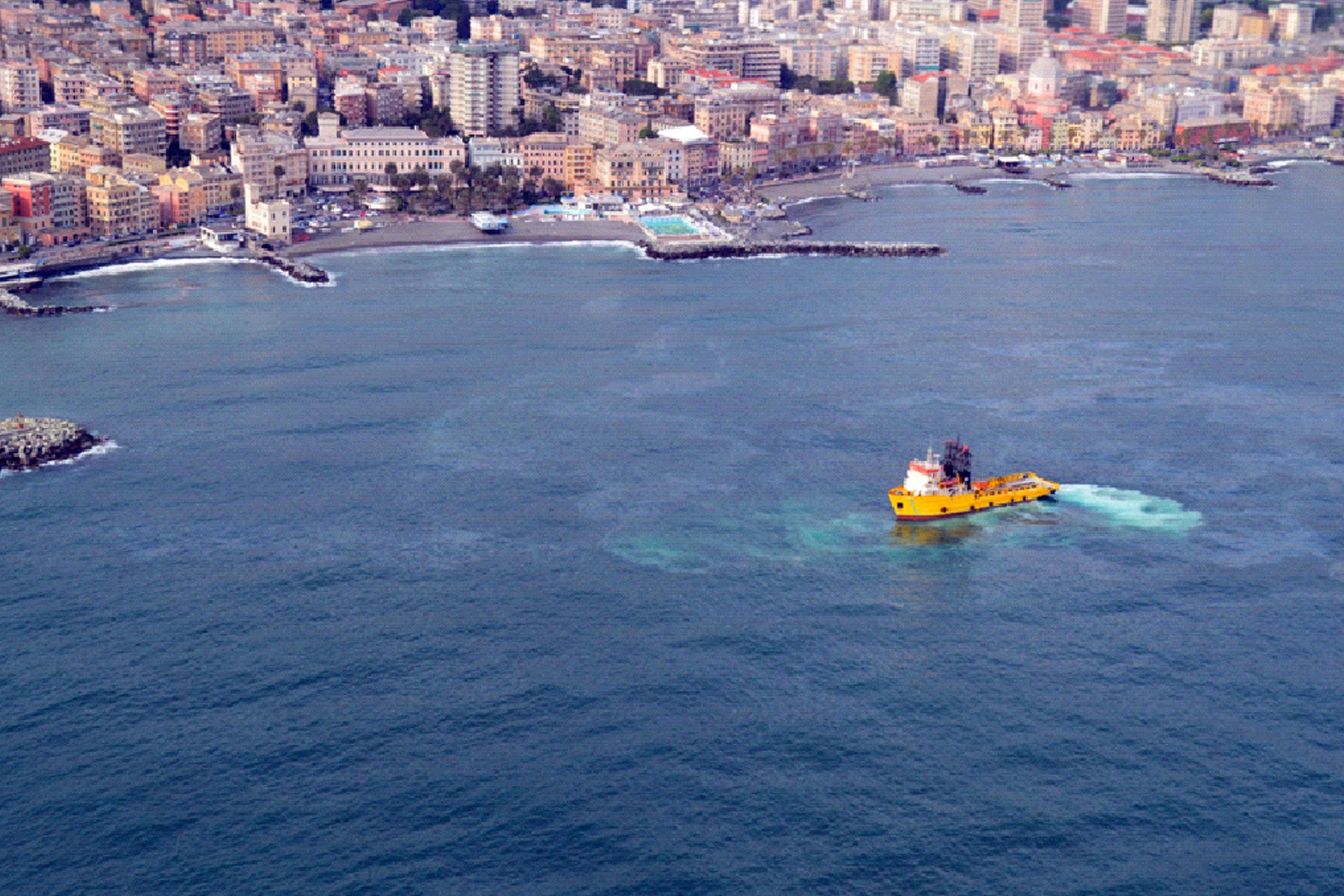 Petrolio a Genova, la situazione ambientale migliora - IlGiornale.it