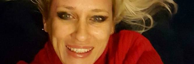 L'ex pornostar Viky Moore: "Mi offro per soddisfare tutti i migranti in ...