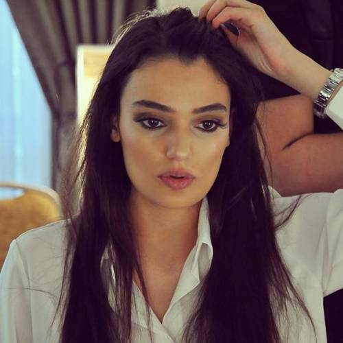 FOTO: Chi è l'ex Miss Turchia Merve Buyuksarac - il Giornale