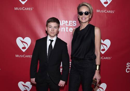 FOTO: Sharon Stone, seno in vista sul red carpet - il Giornale