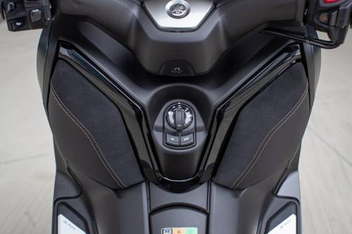 FOTO: Yamaha XMAX 300 Tech Max: guarda la gallery - il Giornale