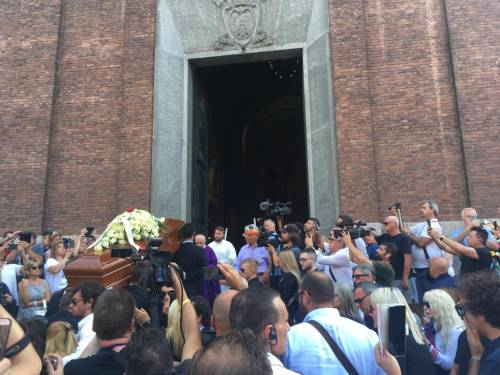 FOTO: Le immagini del funerale a Milano di Toto Cutugno - il Giornale
