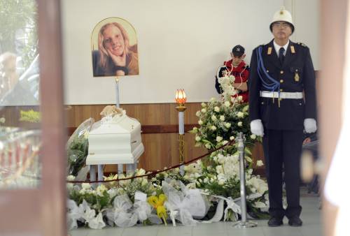FOTO: La scomparsa di Sarah Scazzi e l'ultimo saluto di Avetrana - il ...