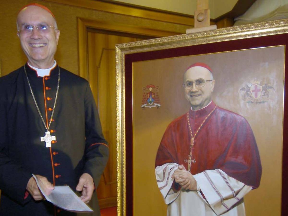 Il cardinale Bertone diventa un quadro - il Giornale