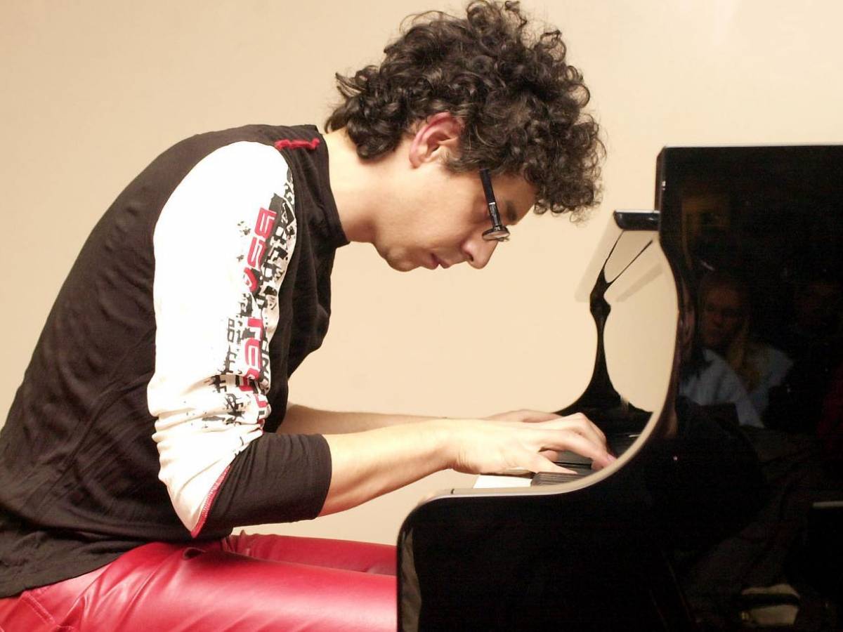 Fini confessa in Tv: «Ho fumato uno spinello in Giamaica» - il Giornale