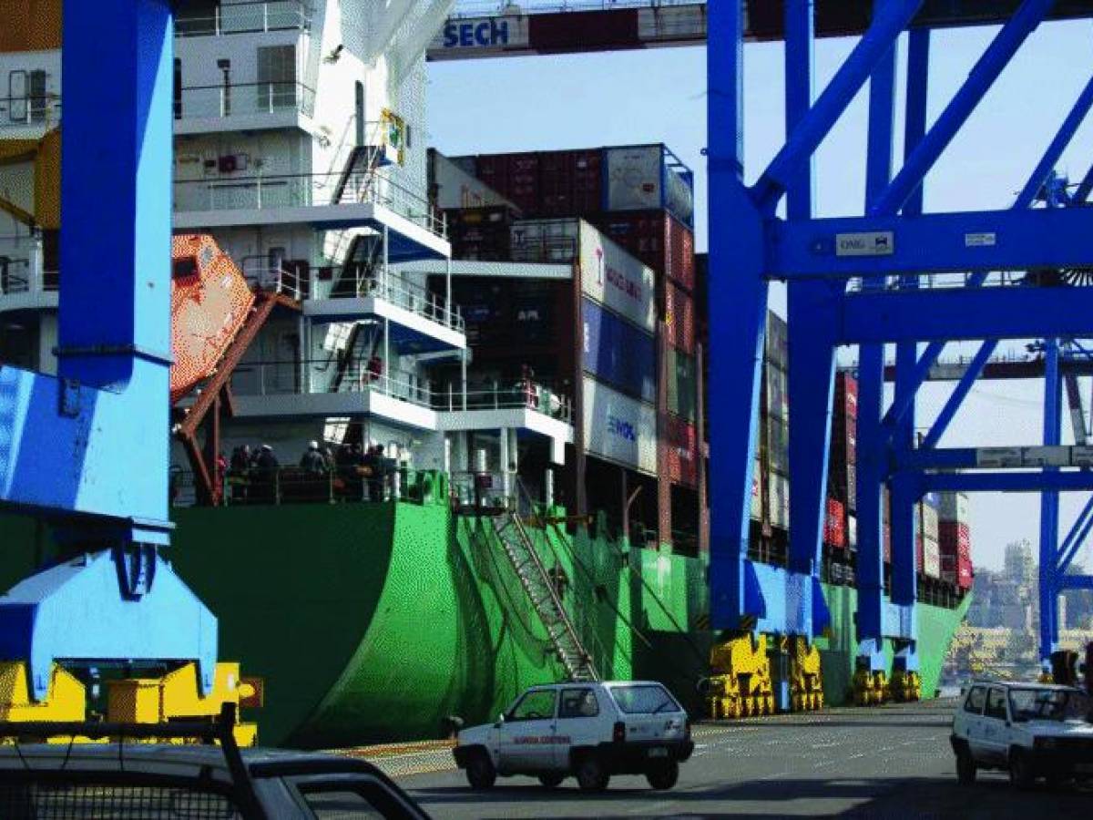 Il porto di Genova è già al massimo: impossibile sbarcare più container ...