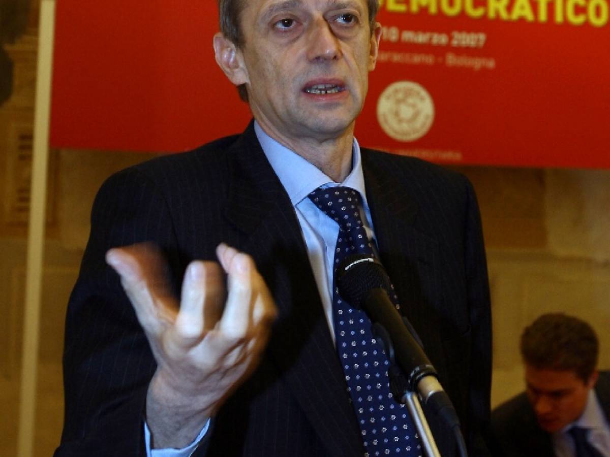 Fassino prova a ricucire lo strappo - il Giornale