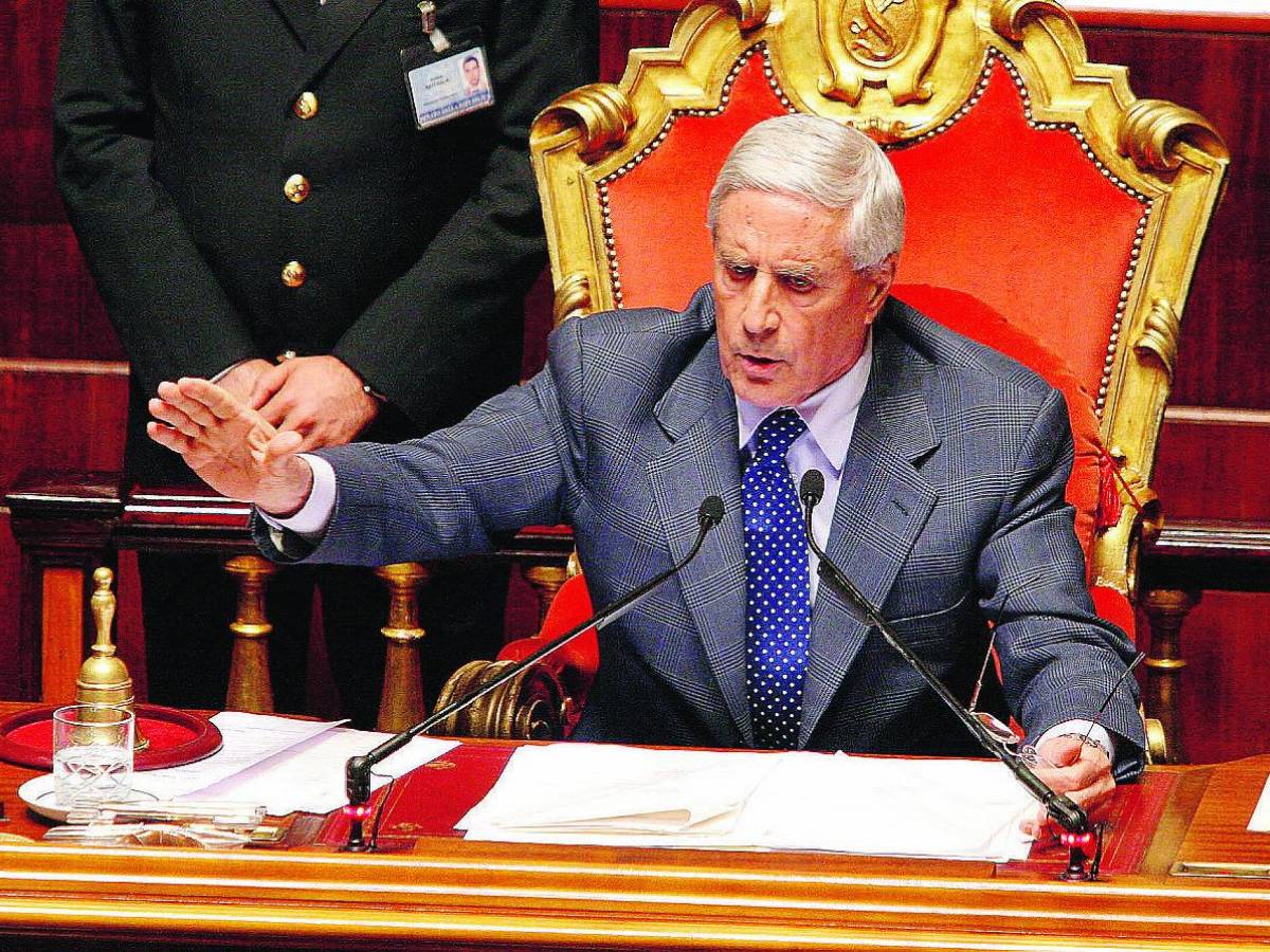 I senatori si aumentano stipendio e pensioni Buste paga da 77 milioni ...