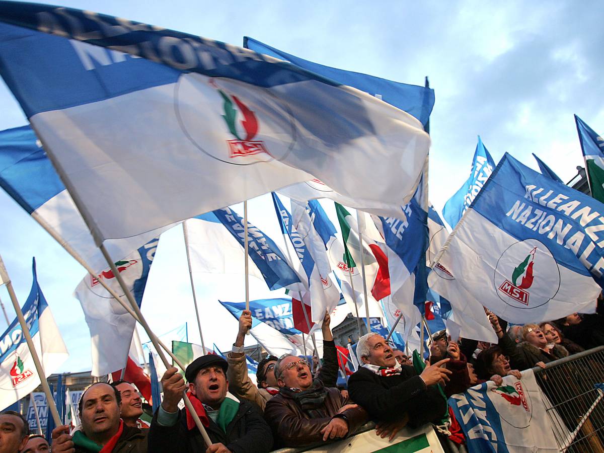 Strappo del leader di An: "È una pagina storica, la gente ci vuole ...