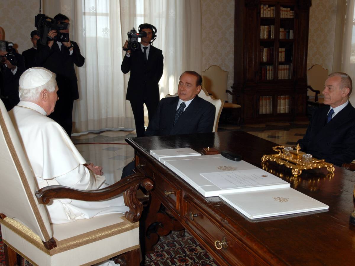 Berlusconi al Papa: "Sacralità della famiglia" - il Giornale