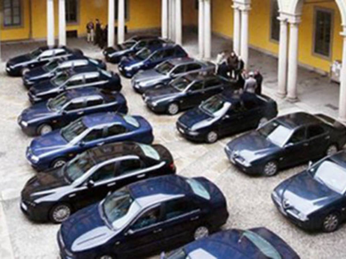 Italia, record di auto blu: 600mila - il Giornale