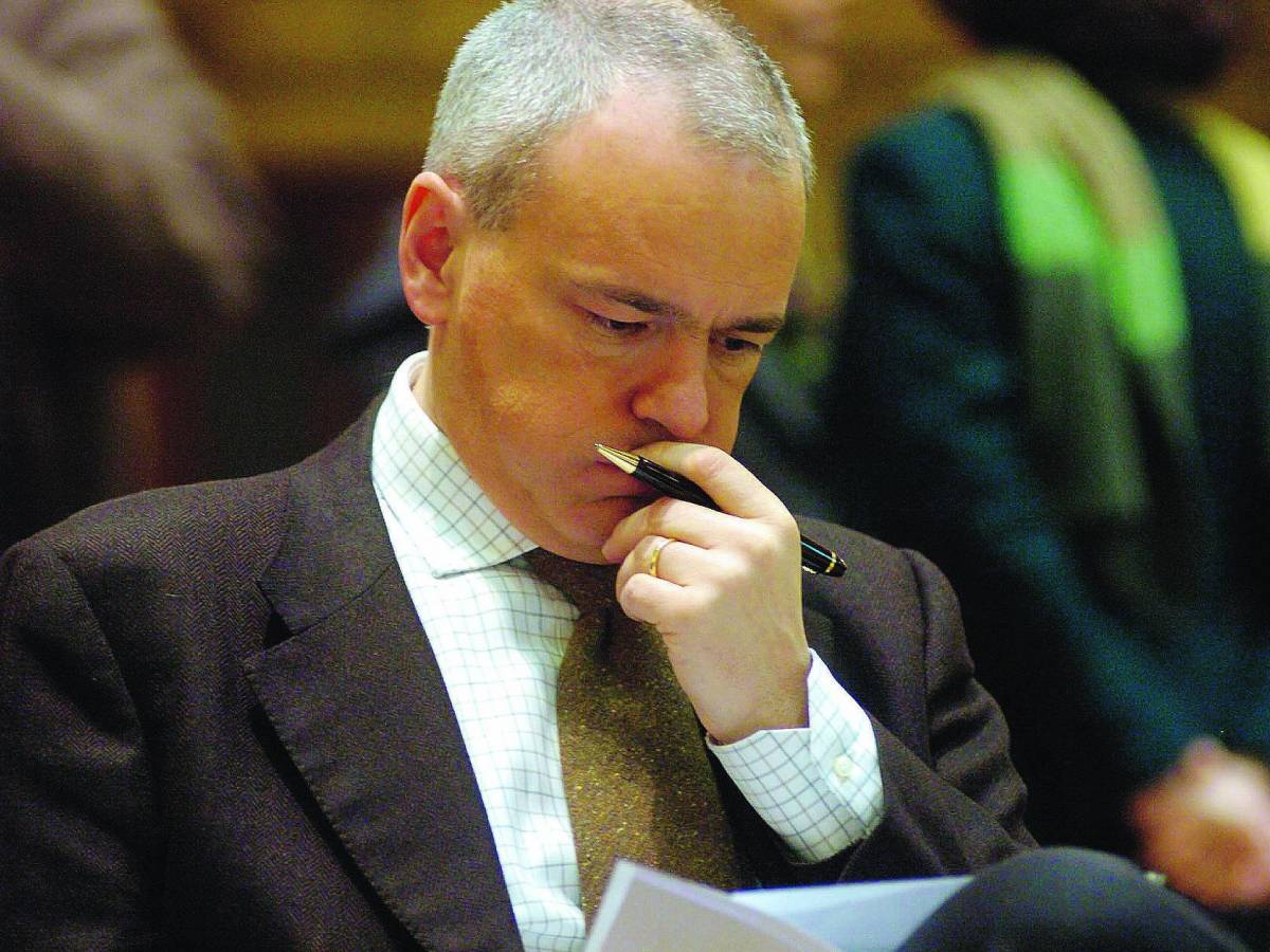 Musso, il prof di Economia, si fa in tre per svelare i dilemmi del ...