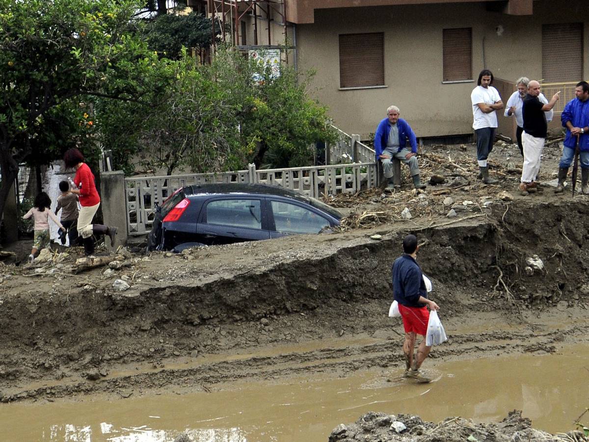 Frane a Messina, si continua a scavare Berlusconi: ci saranno almeno 50 ...