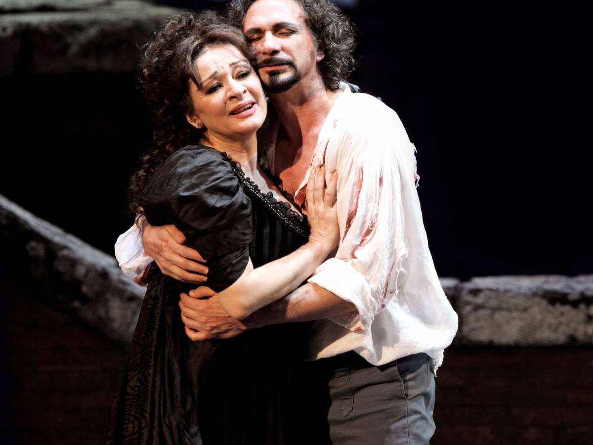 La «Tosca» va in scena ed è successo - il Giornale