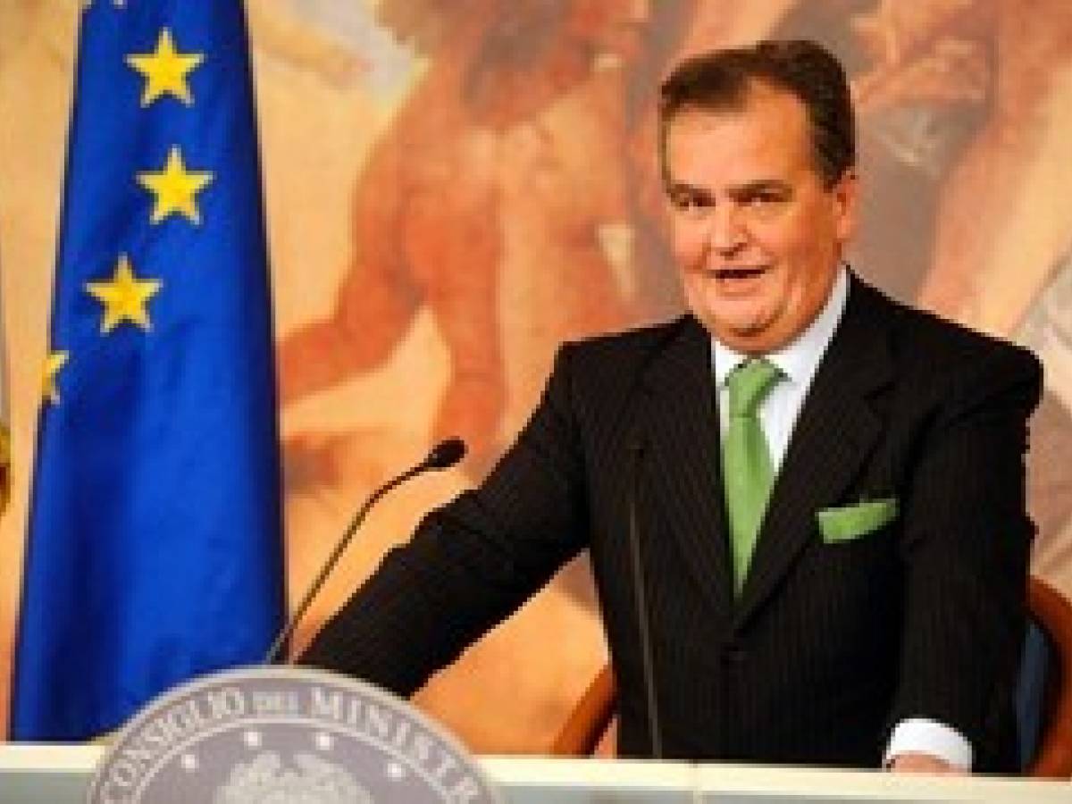 Il "tafazzismo" dei politici Lo strano godimento nel farsi del male da ...