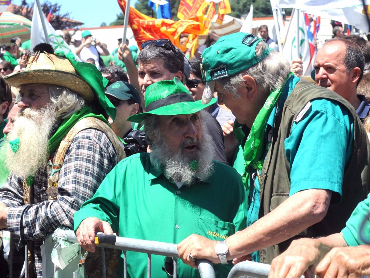 L’urlo del prato: secessione, ma fedeli a Umberto - il Giornale