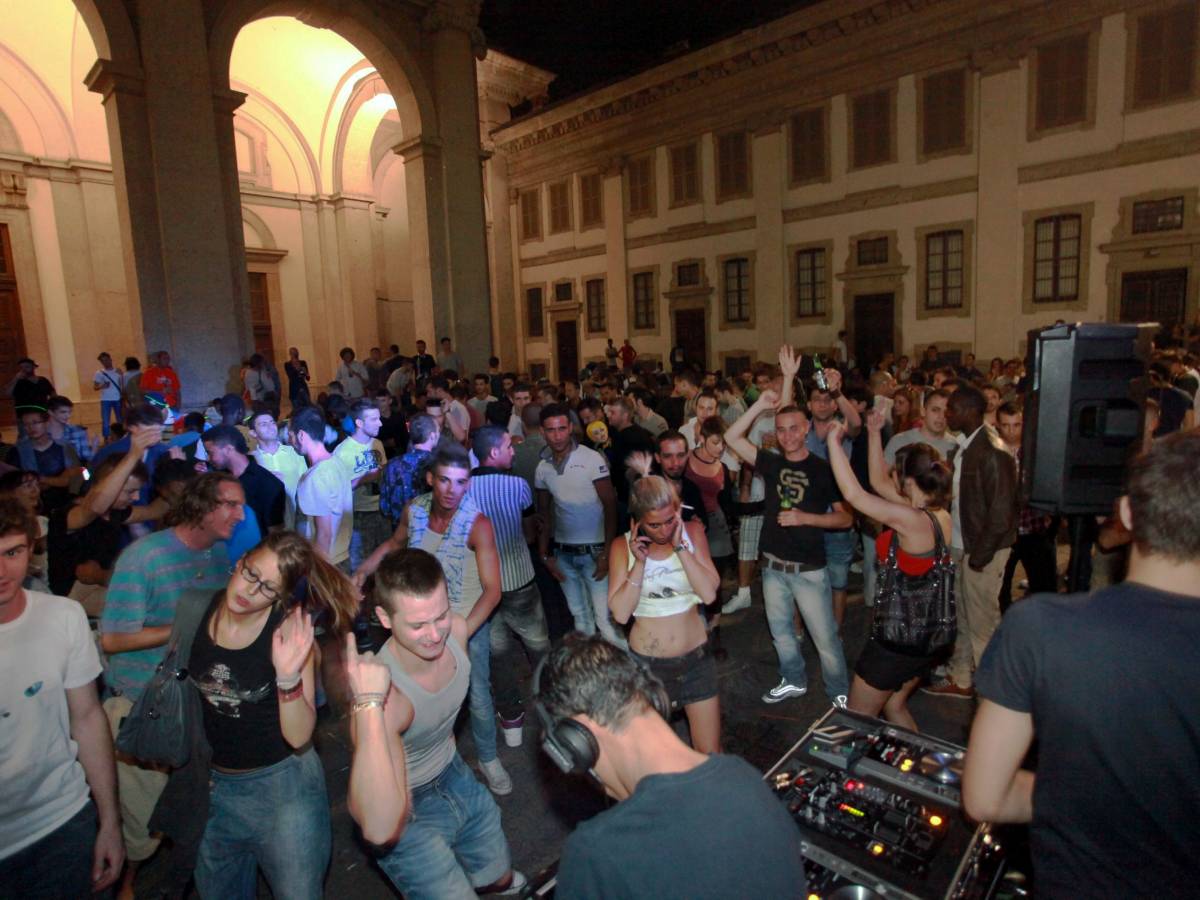 Milano, rave party alla basilica di San Lorenzo Ecco l'urlo della ...