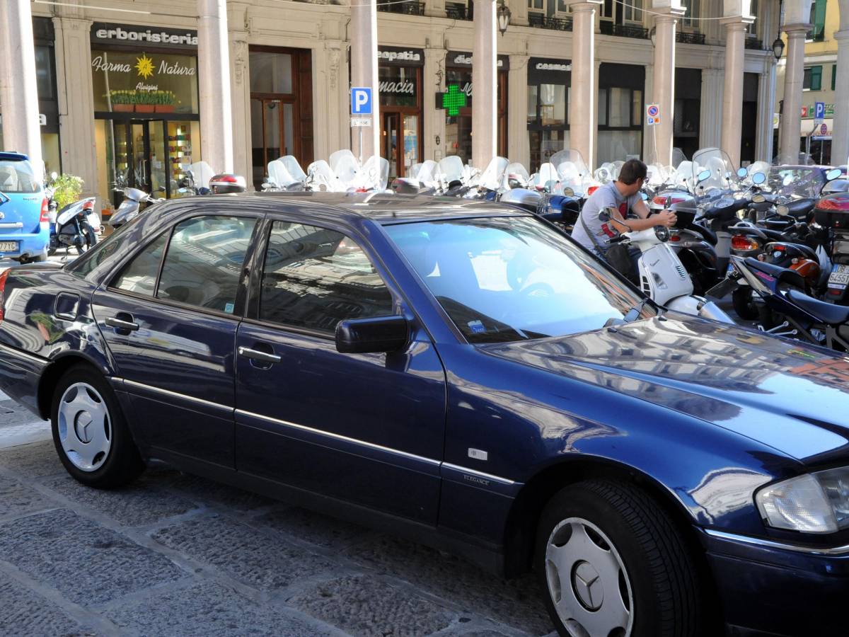 La Regione annuncia i tagli ai servizi ma nasconde le auto blu - il ...