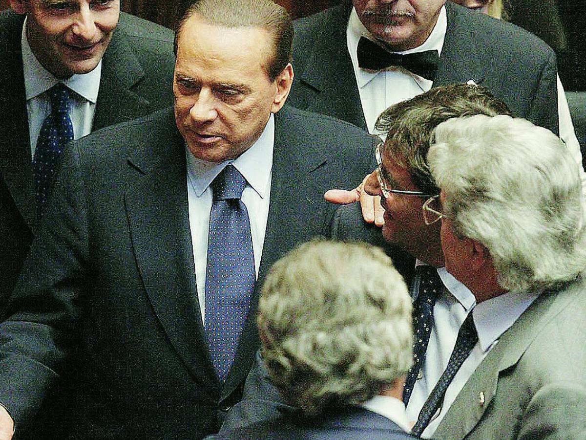 Silvio sfiducia i nostalgici: «Non mollo» - il Giornale
