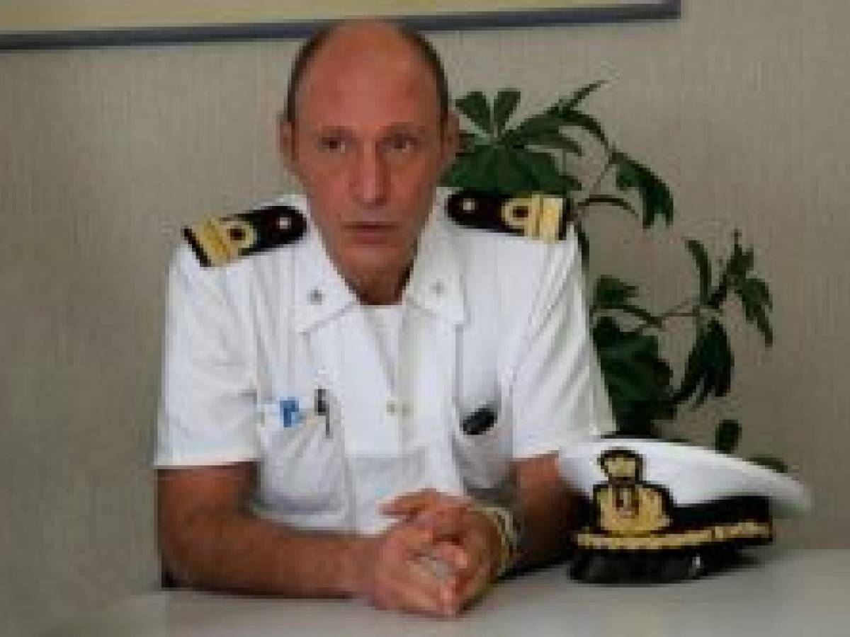 In rete è già un eroe Ecco chi è il capitano Gregorio De Falco - il ...