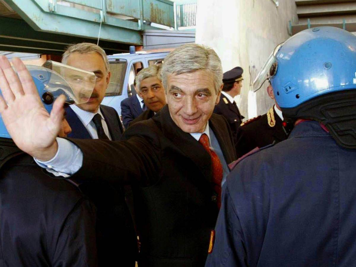Scontri al G8, la Cassazione: "Alla Diaz violenze inusitate" Niente ...