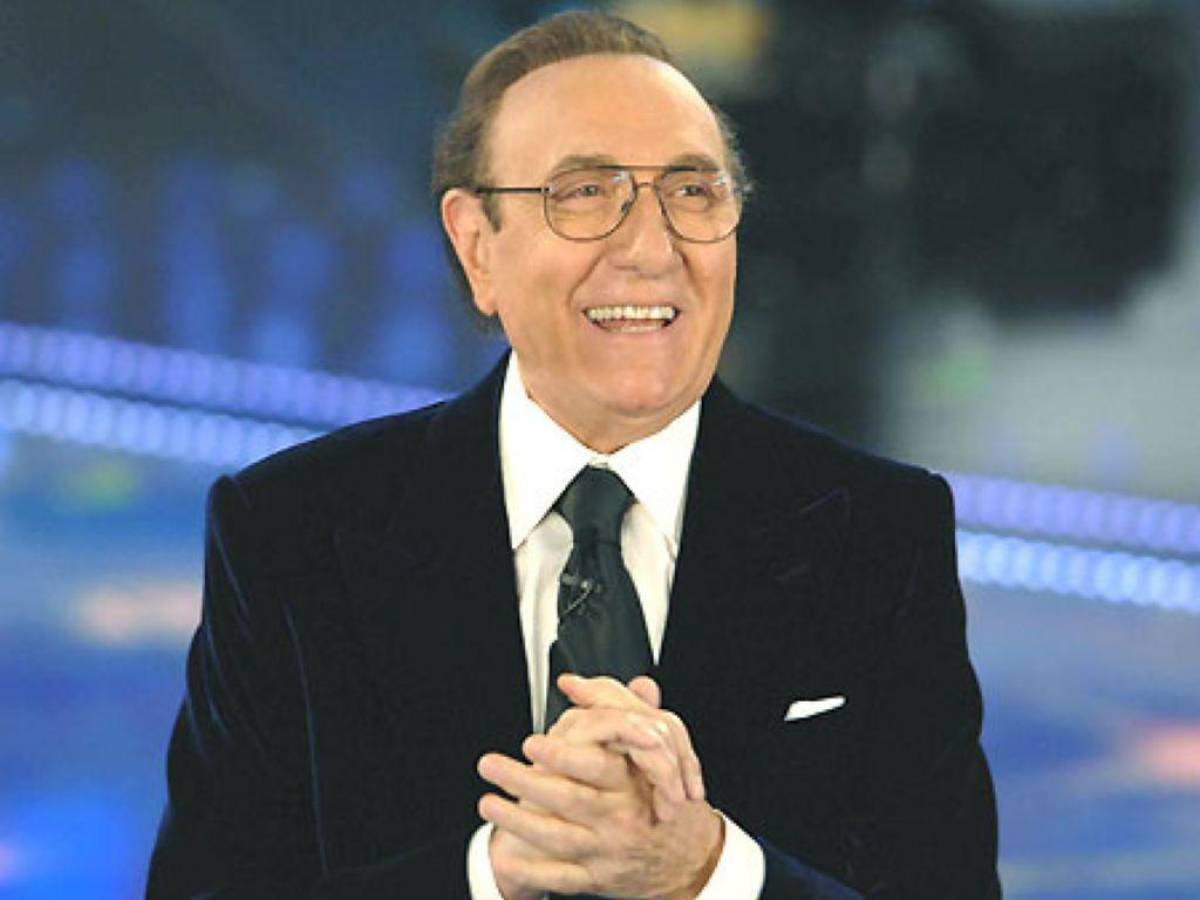 Sanremo, standing ovation e cori per Pippo Baudo - il Giornale