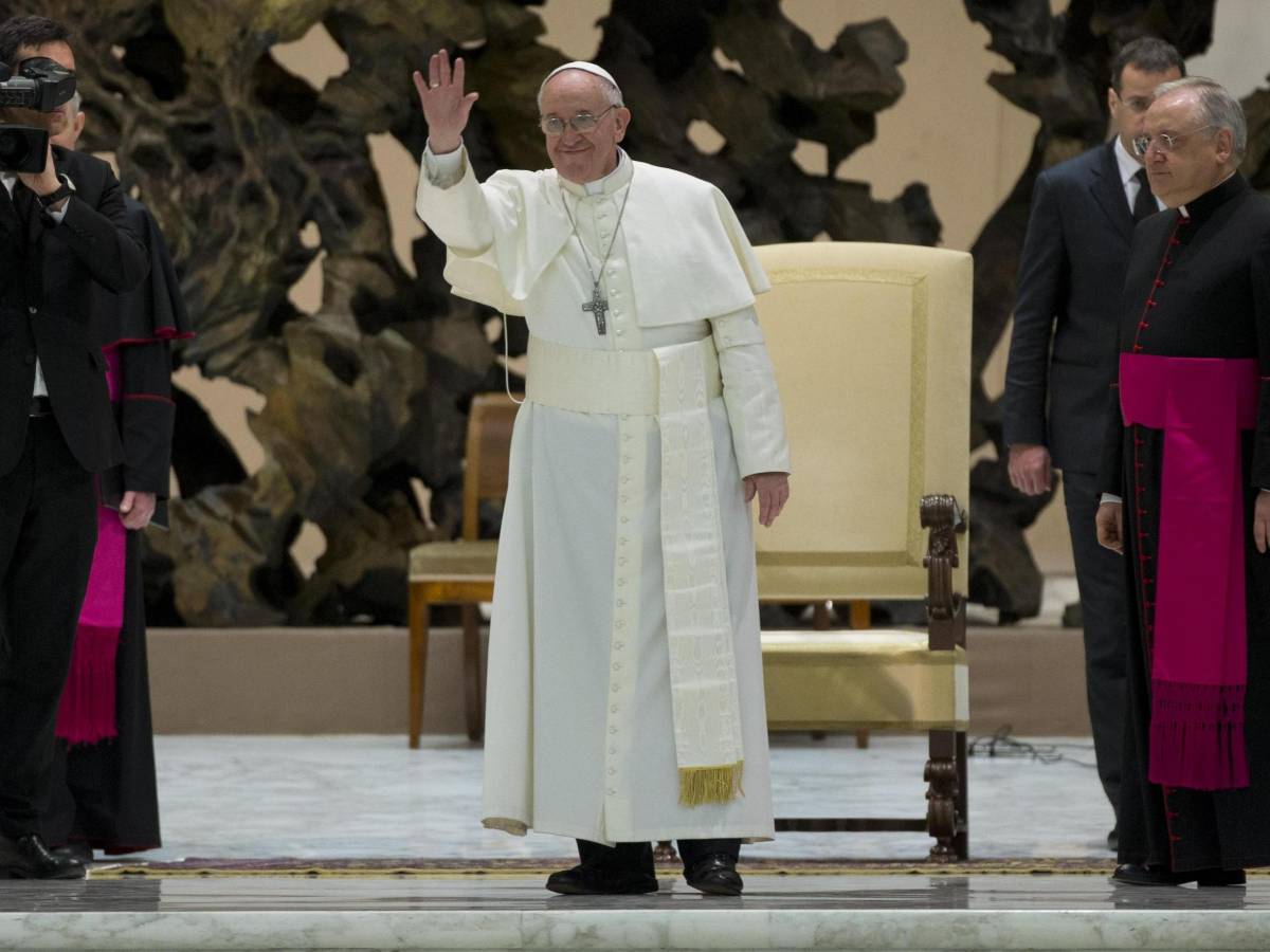 Paramenti sacri d'élite: una casula ricamata a mano costa 3.172 euroil ...