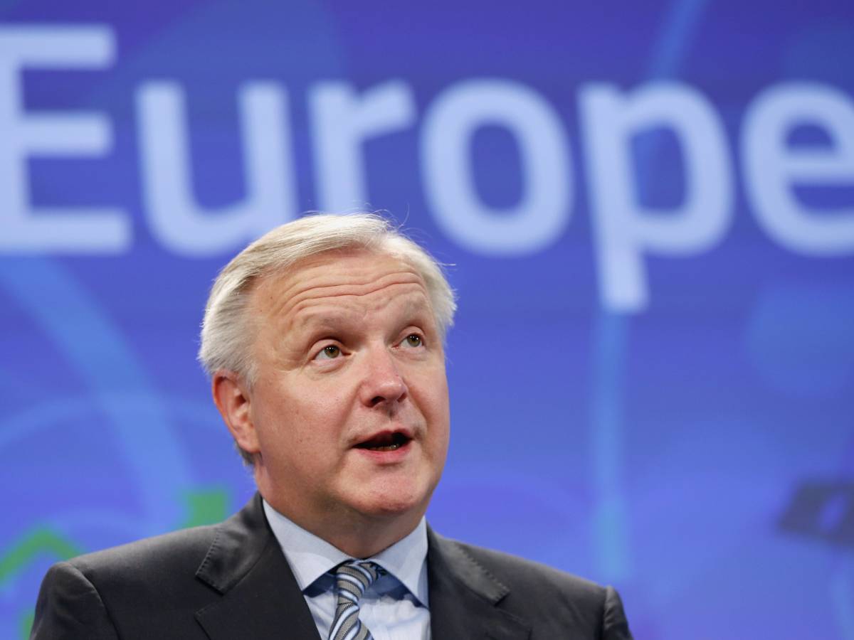 Rehn paragona l'Italia alla Ferrari, poi sbanda - il Giornale