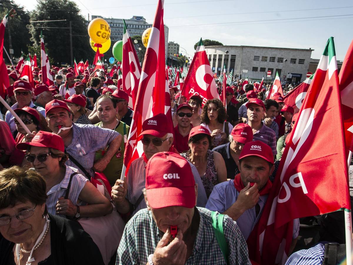I sindacati invocano più lavoro ma impediscono di lavorare - il Giornale