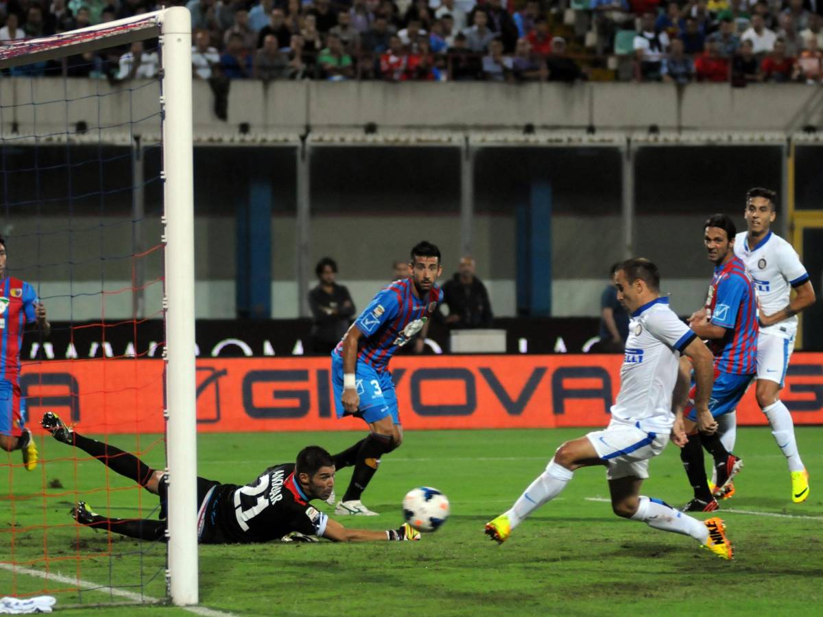 Gioco e goleada L'Inter ritorna e asfalta il Catania - il Giornale
