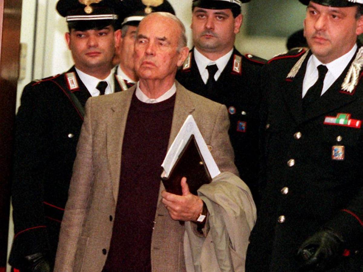 Da weekend col morto a fiction: il giallo della bara dell'ex SS - il ...