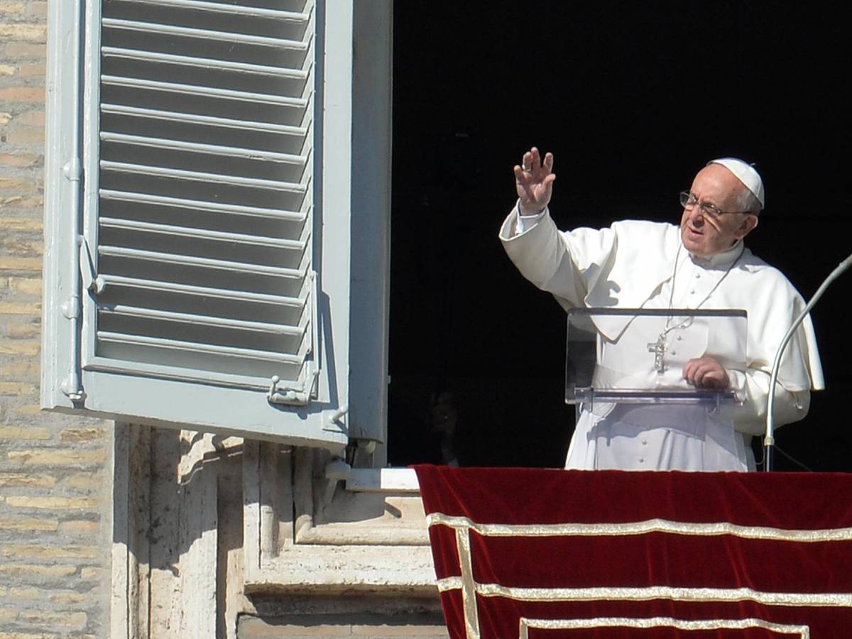 All'asta lo zucchetto di papa Francesco - il Giornale