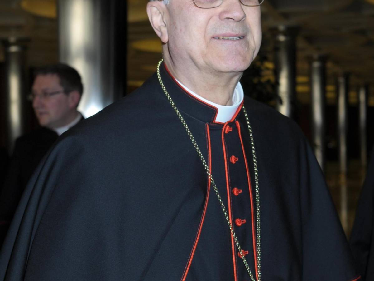 Il Vaticano indaga sull'attico di Bertone: indagati due ex manager del ...