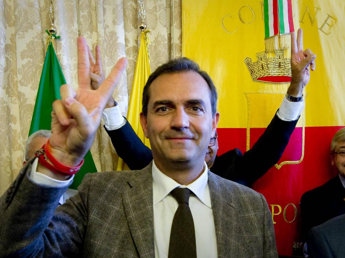 Il turista De Magistris viaggia più di un ministro - il Giornale