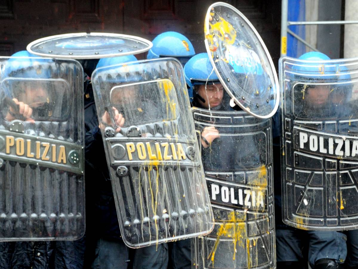 L'ultima della Camusso: schedare i poliziotti - il Giornale