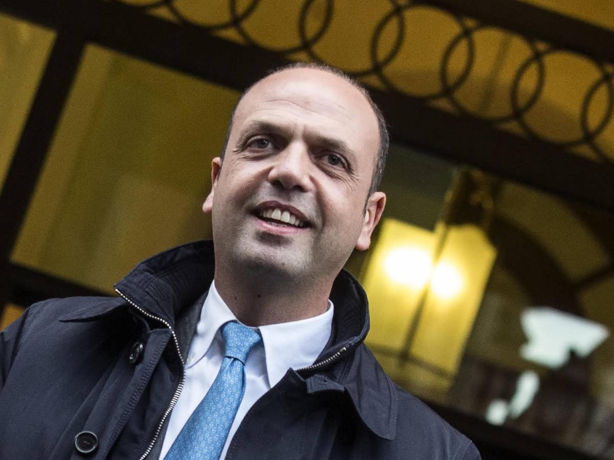 Alfano e il Cavaliere: "Il Colle è un inizio" - il Giornale