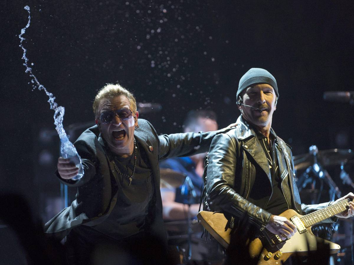 U2, The Edge cade dal palco al concerto d'apertura del tour - il Giornale