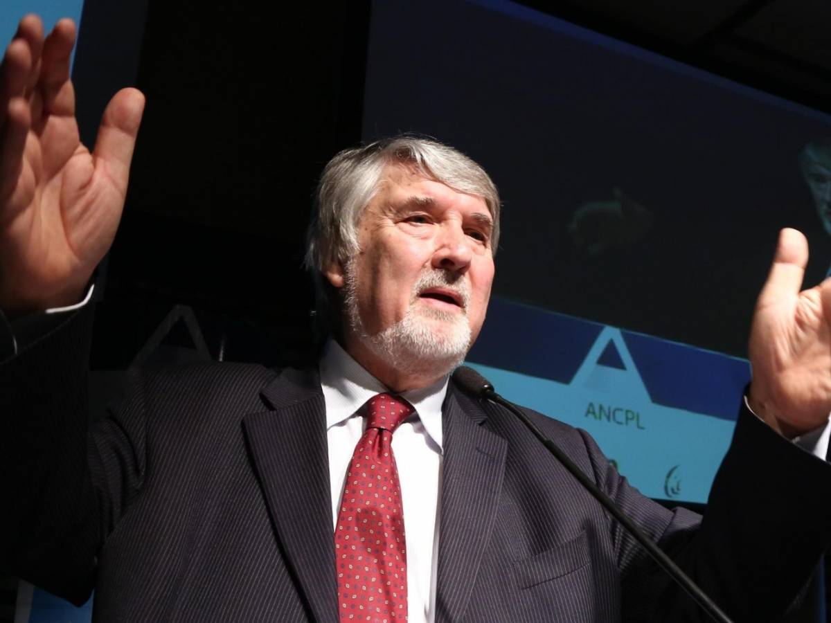 Poletti: "Laurea con 110 a 28 anni? Non serve a un fico" - il Giornale