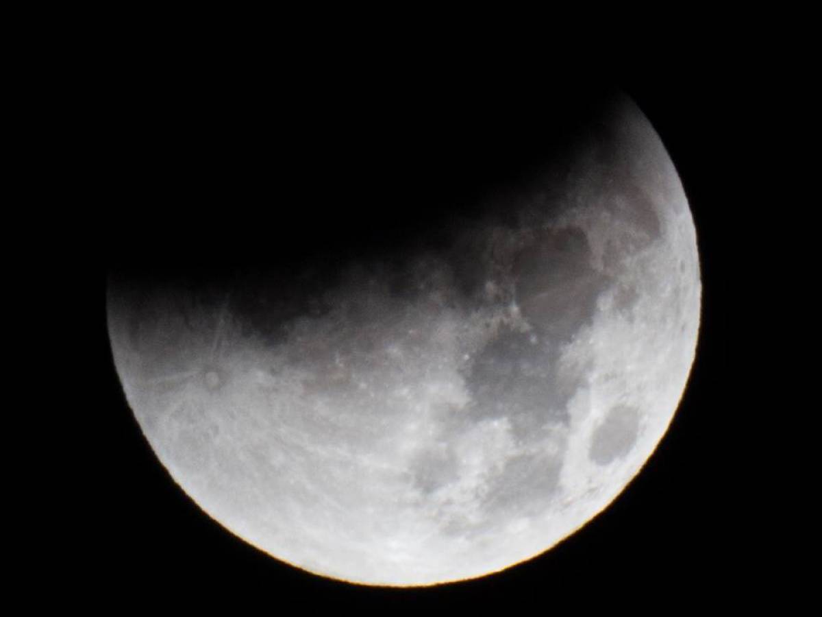 Tutti col naso all'insù: arriva l'eclissi di Luna - ilGiornale.it Tutti col naso all'insù: arriva l'eclissi di Luna - ilGiornale.it