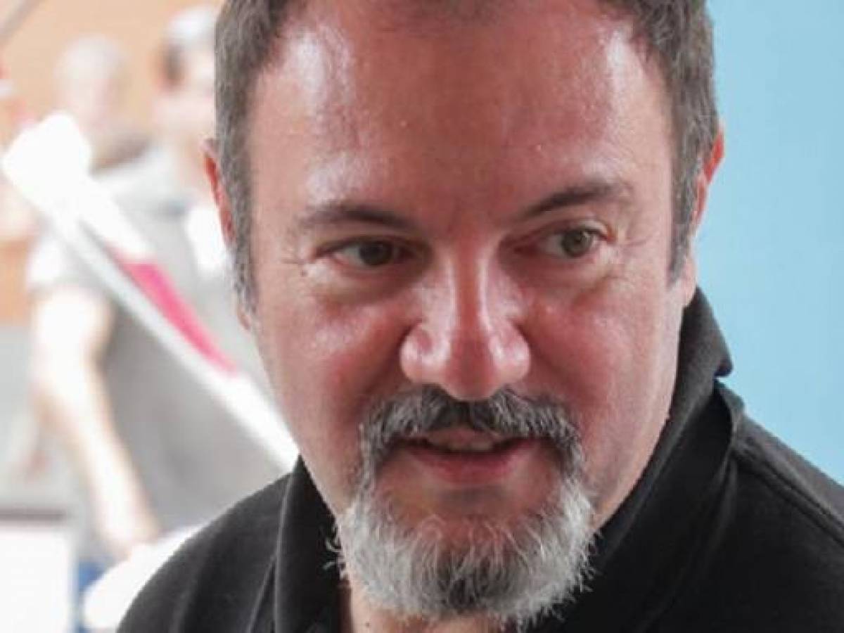 Carlo Lucarelli e i 5 romanzi noir che non possono mancare sul comodino ...