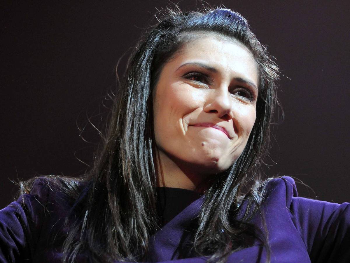 Elisa: "Ho condiviso mio padre con un'altra famiglia" - il Giornale