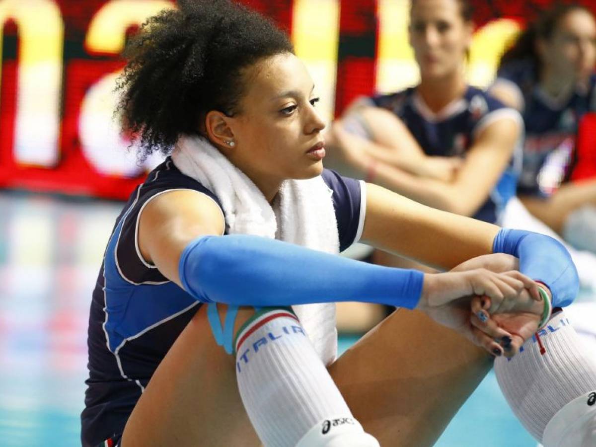 Olimpiadi, la Diouf esclusa dall'Italvolley con un sms - il Giornale