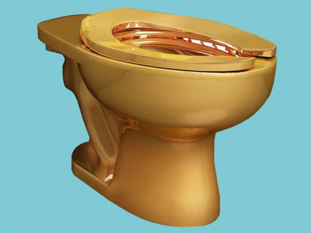 Che «esperienza» pulire il cesso d'oro - il Giornale