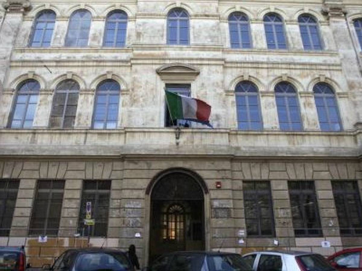 Liceali picchiati a Roma: "È aggressione fascista" - il Giornale