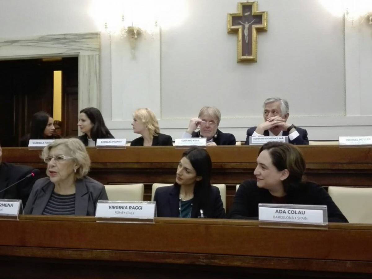 Raggi: "Roma città aperta ai migranti". Presto un hub informativo per i ...