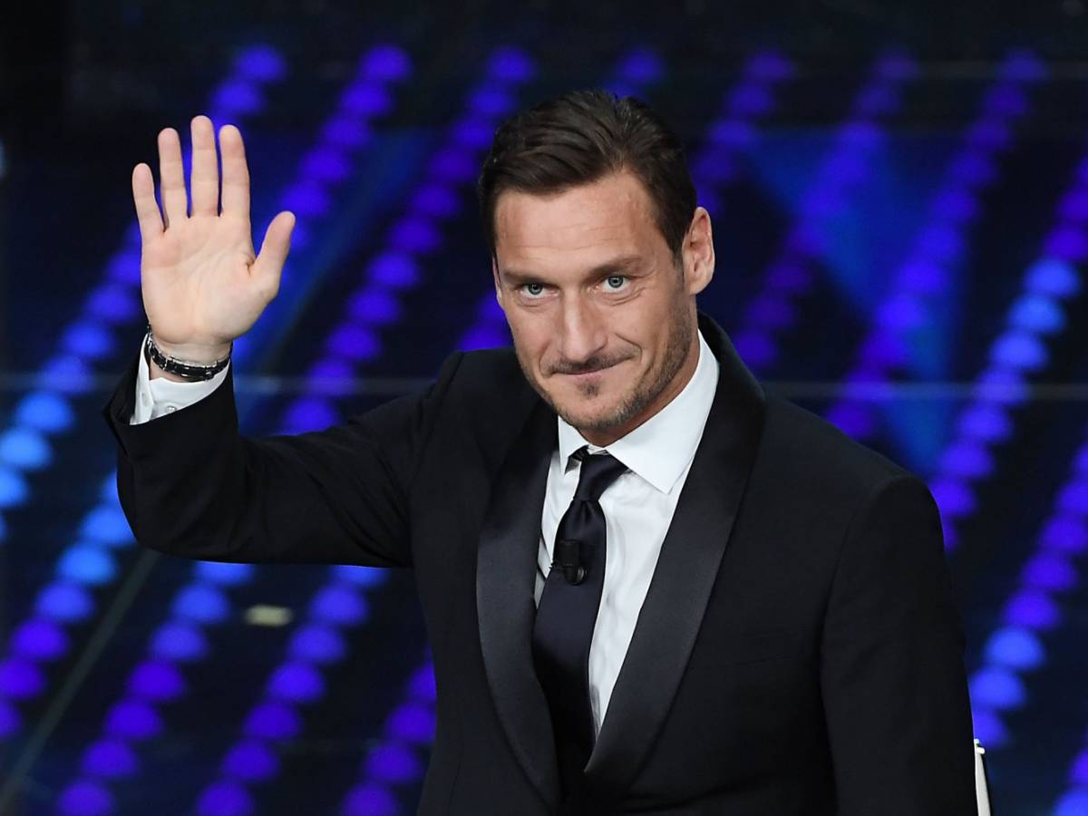 Macché Carlo & Maria, macché Crozza. Aò, con Totti sul palco non c'è ...