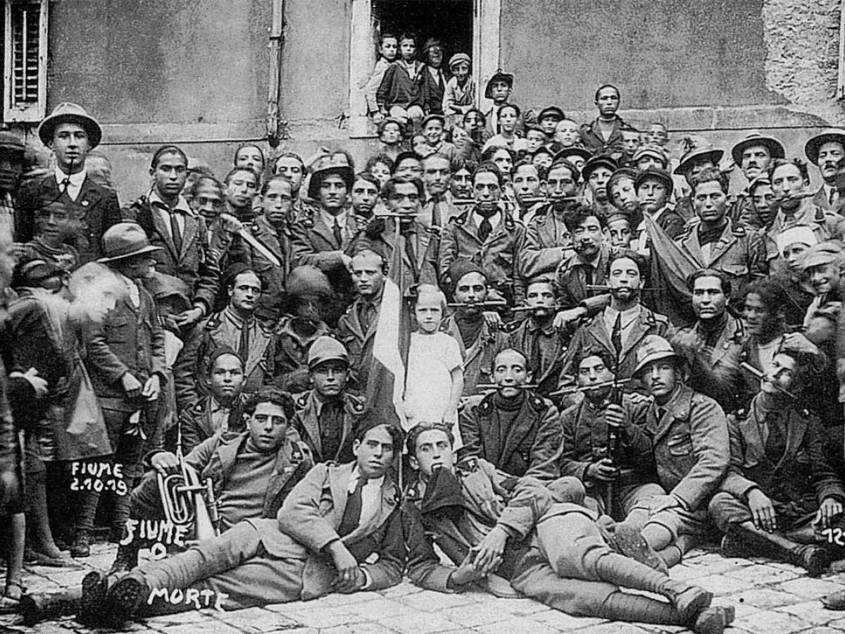 Gli arditi all'attacco della storia con pugnale e bombe a mano - il ...