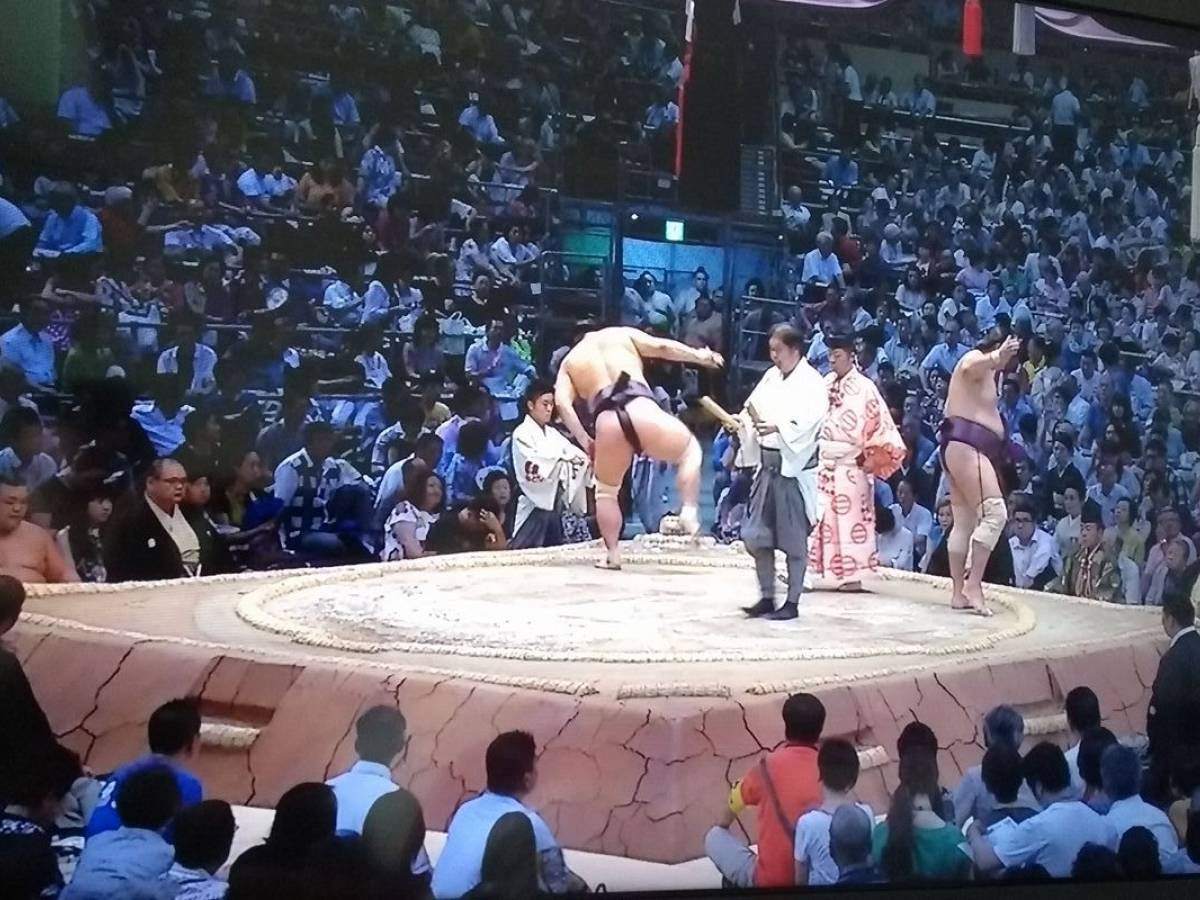 Tradizione, app e dirette tv: il sumo in Giappone - il Giornale
