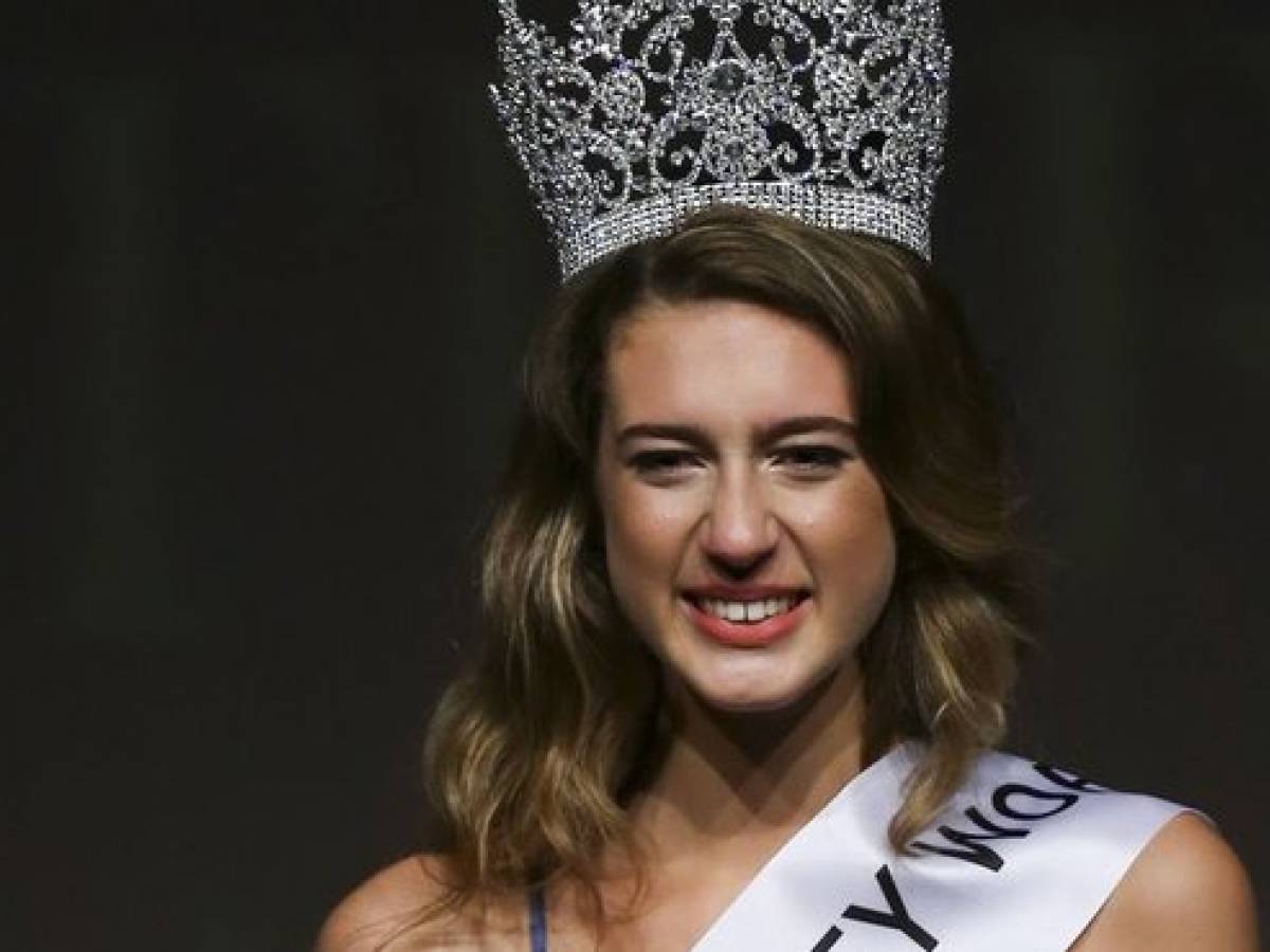 Miss Turchia perde la corona per un tweet sui martiri del golpe - il ...